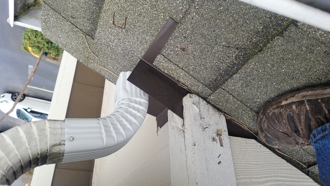 Commercial Gutter and Downspout Repair | Sound Cleaning